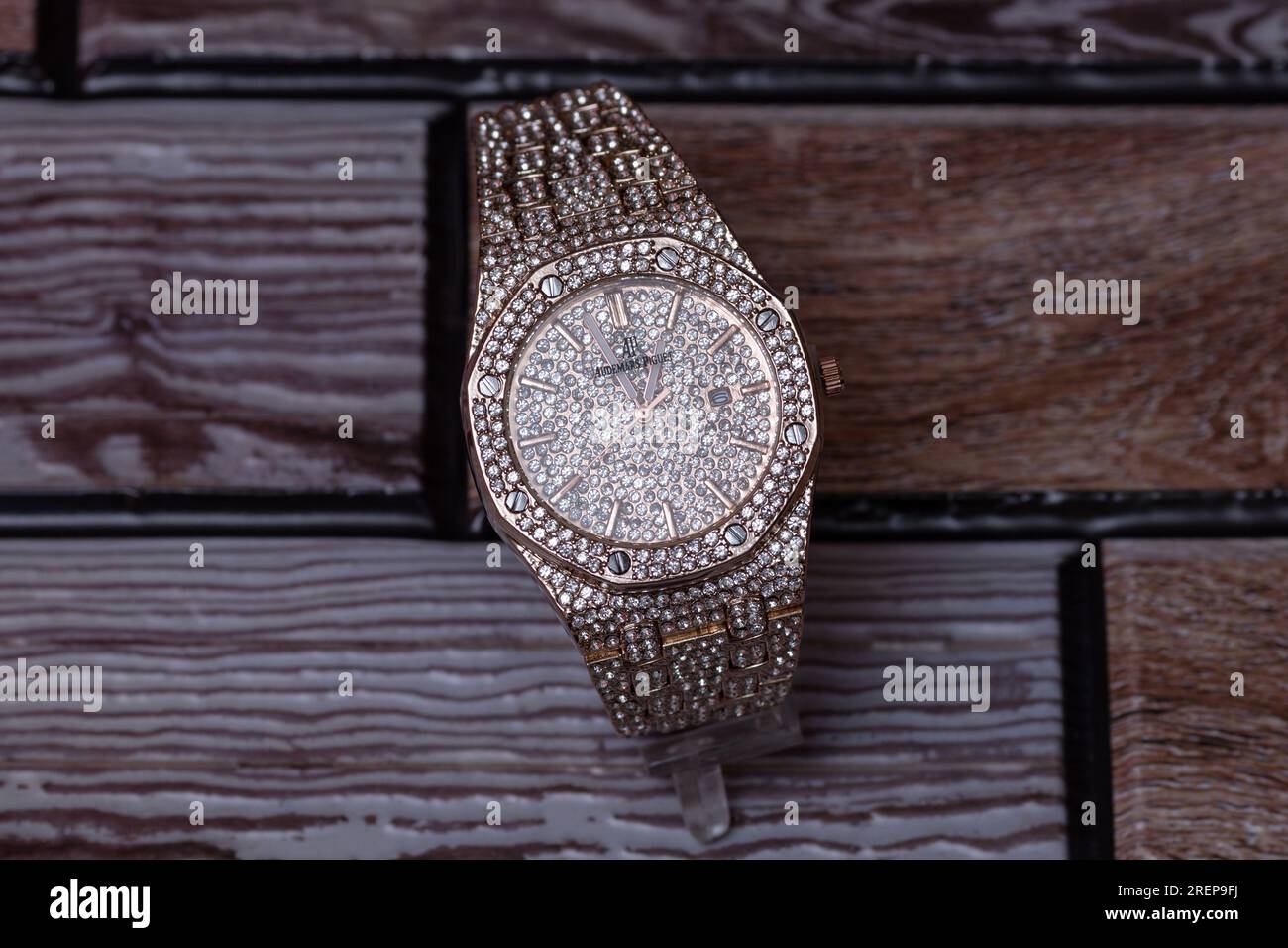 Hand wrist watch clock time designer luxury classic product items in ...