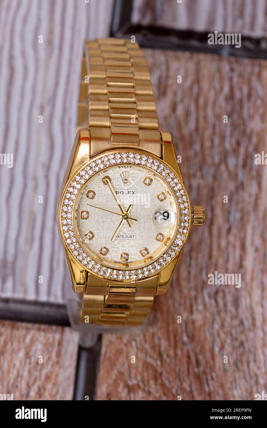 Hand wrist watch clock time designer luxury classic product items in ...