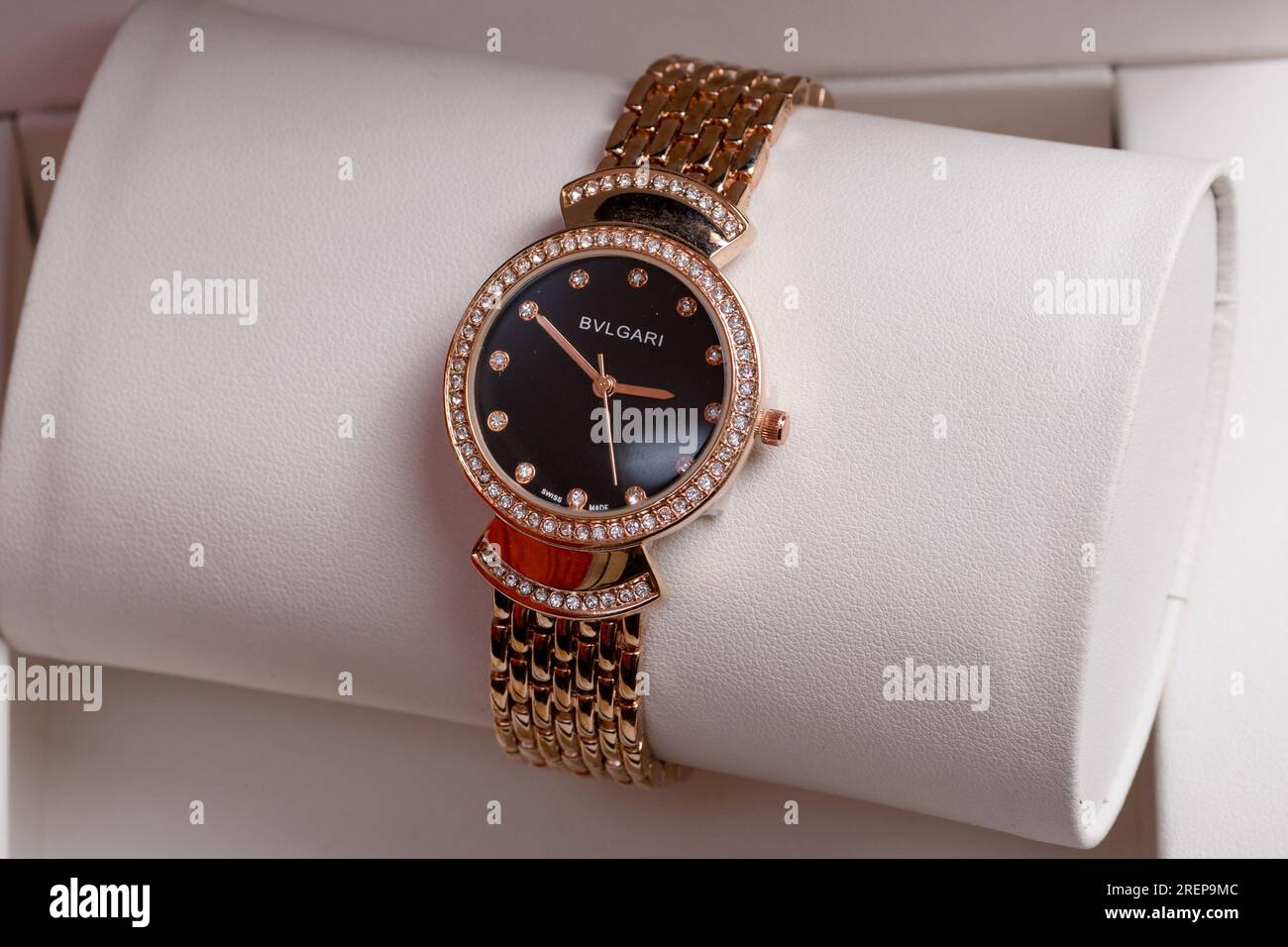 Hand wrist watch clock time designer luxury classic product items in ...