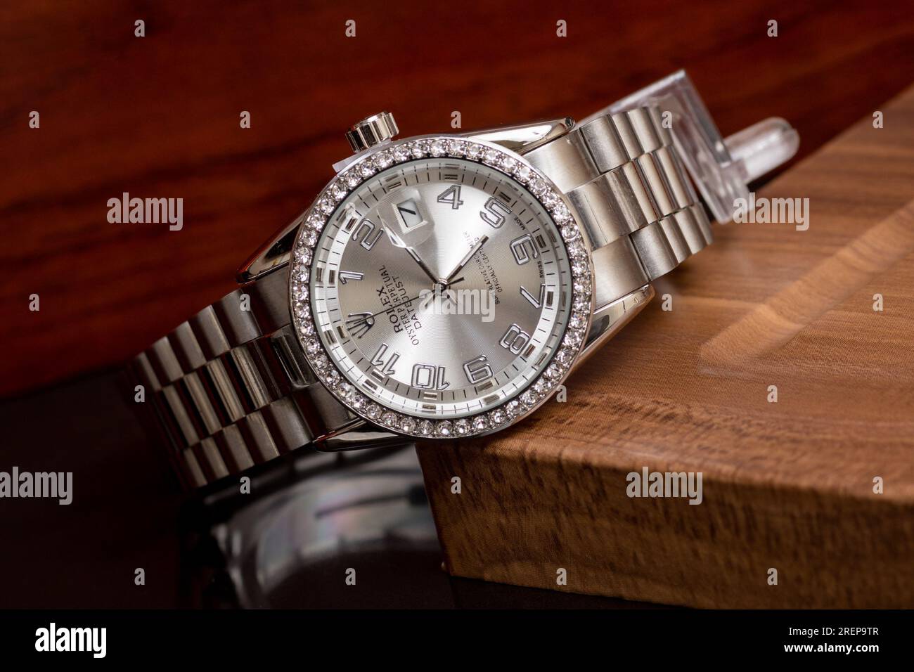 Hand wrist watch clock time designer luxury classic product items in ...