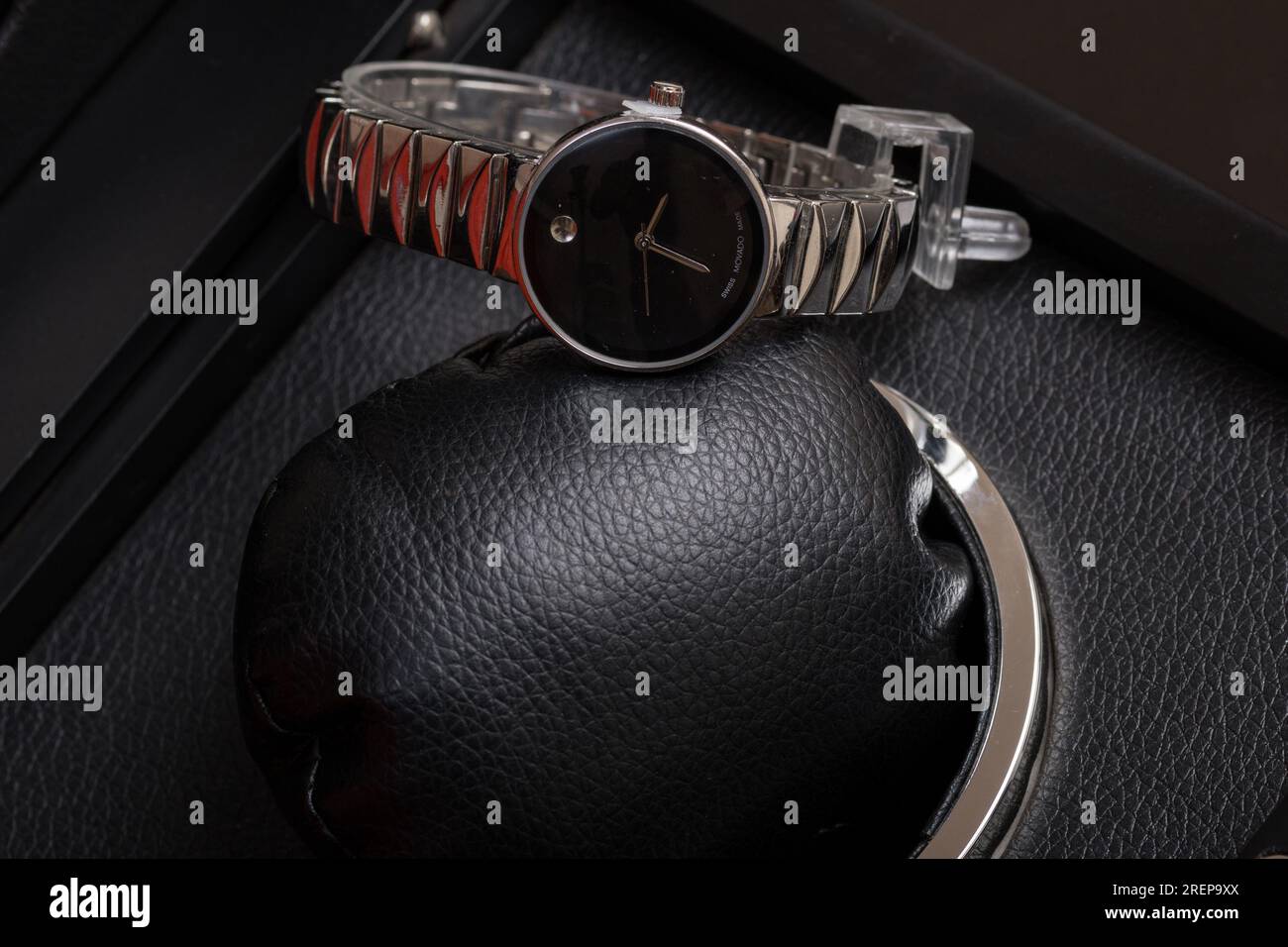 Hand wrist watch clock time designer luxury classic product items in ...