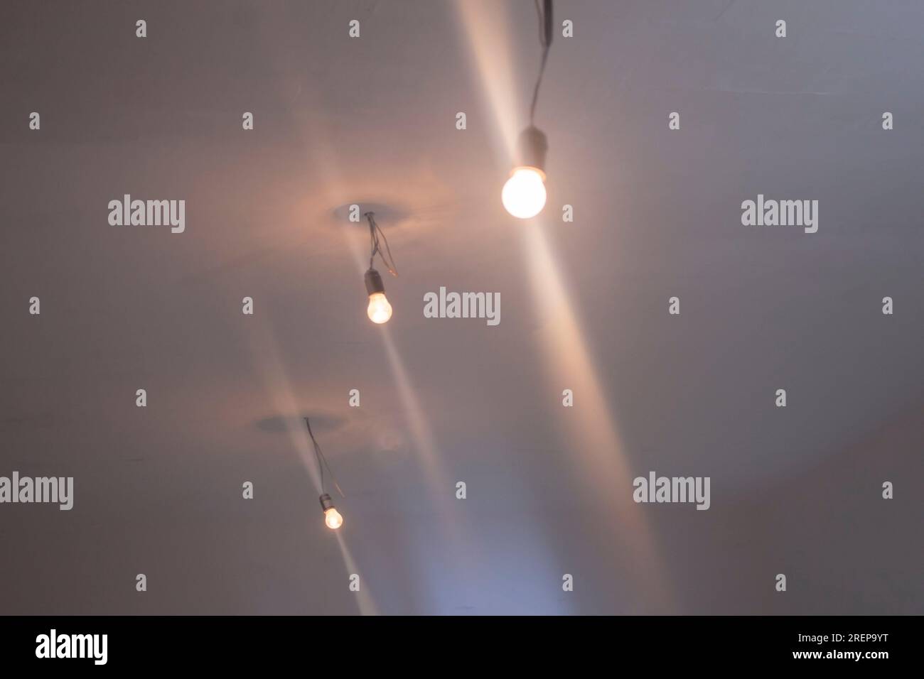 White concrete ceiling with bright bulbs Stock Photo - Alamy