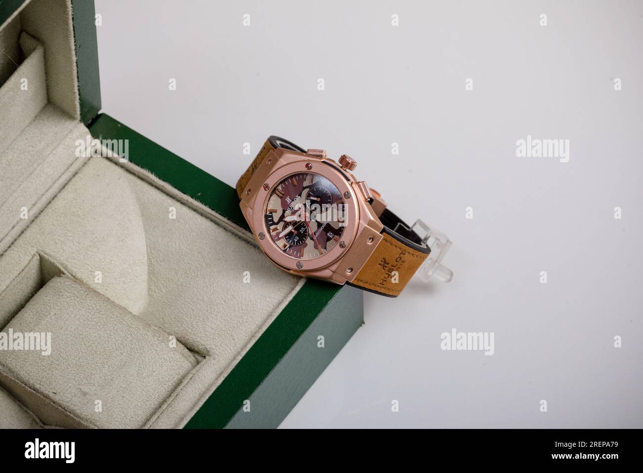 Hand wrist watch clock time designer luxury classic product items in ...