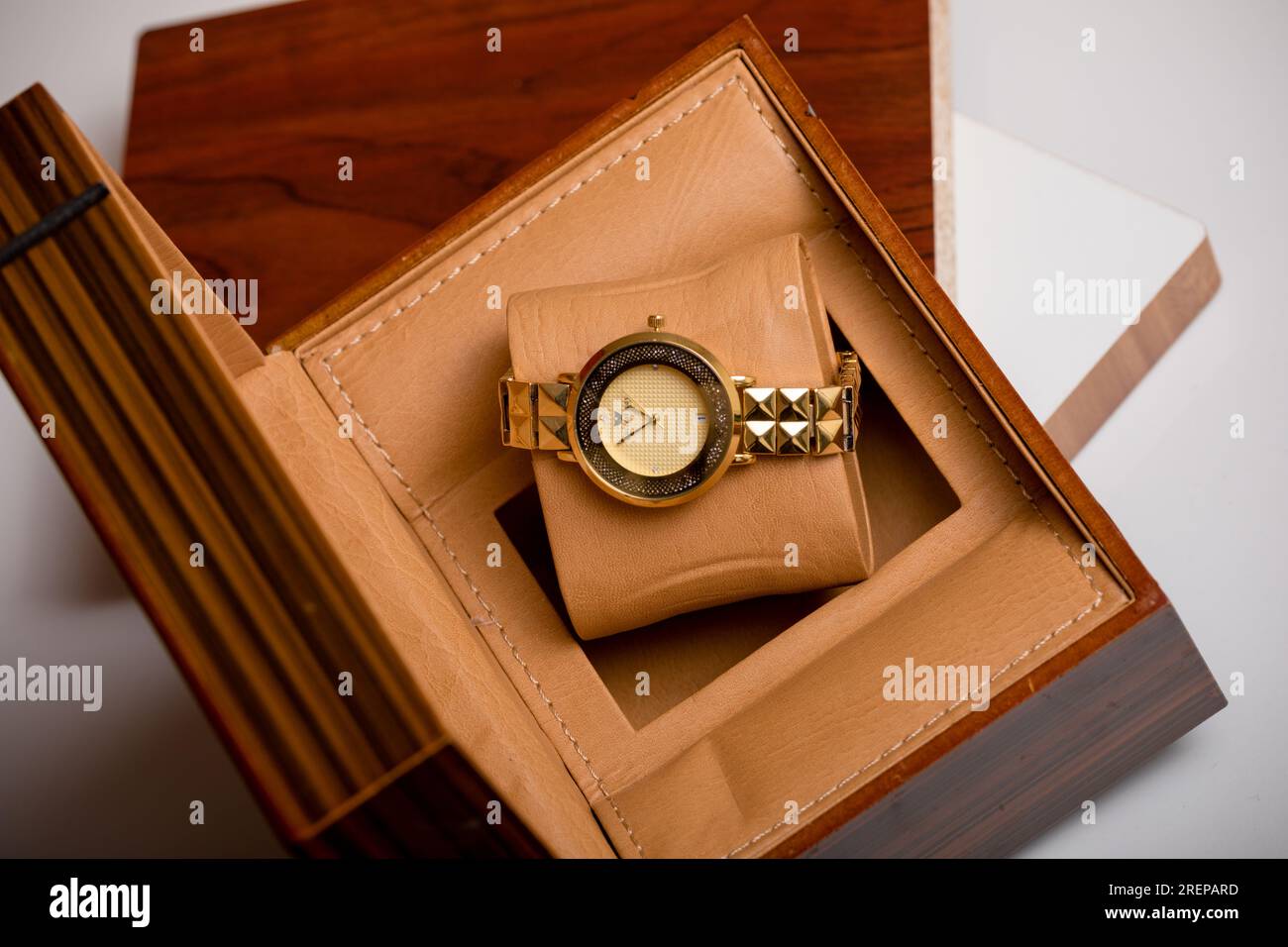 Hand wrist watch clock time designer luxury classic product items in ...