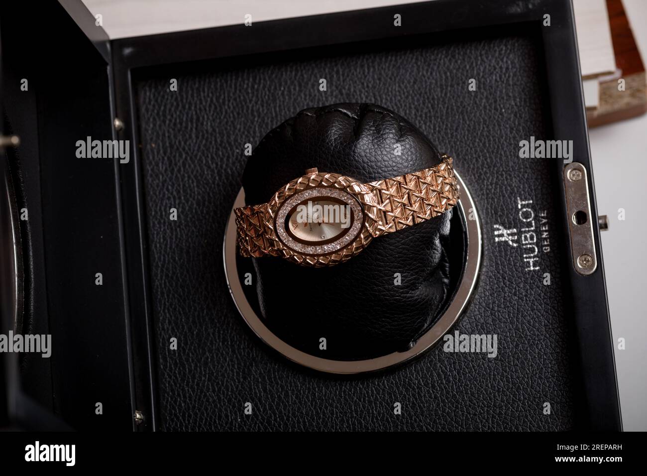 Hand wrist watch clock time designer luxury classic product items in ...