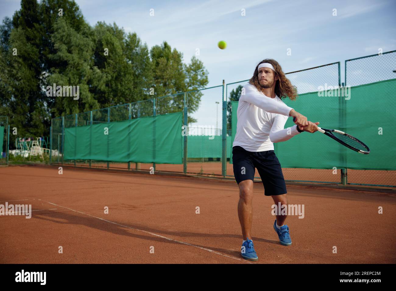 Tennis player outside hi-res stock photography and images - Alamy