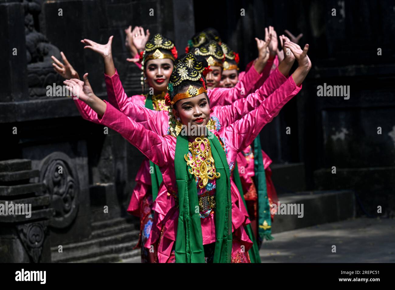 South Tangerang, Indonesia. 29th July, 2023. Dancers perform Indonesian ...