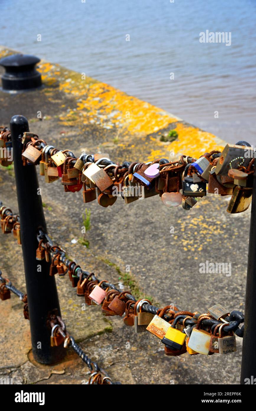 Dock chains liverpool hi-res stock photography and images - Alamy