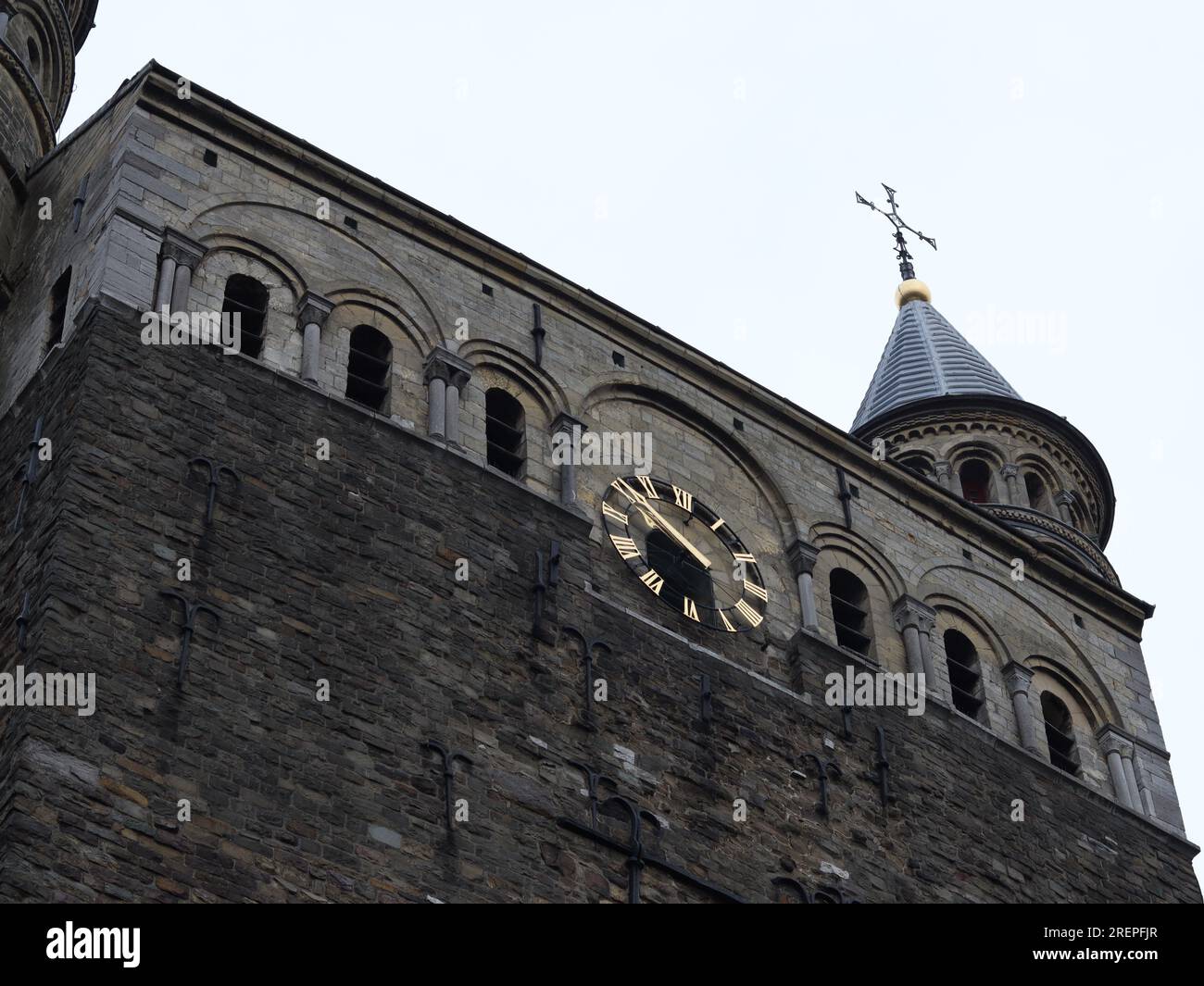 Basiliek van Onze Lieve Vrouwe (Basilica of Our Lady) Romanesque ...