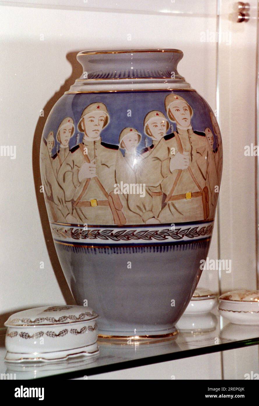 Jubilee dish and vase with the symbols of Soviet soldiers, made by the Riga Porcelain Factory in ...