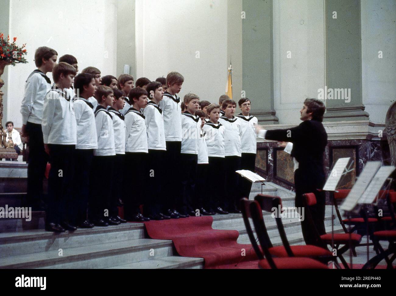 Vienna boys choir hi-res stock photography and images - Alamy