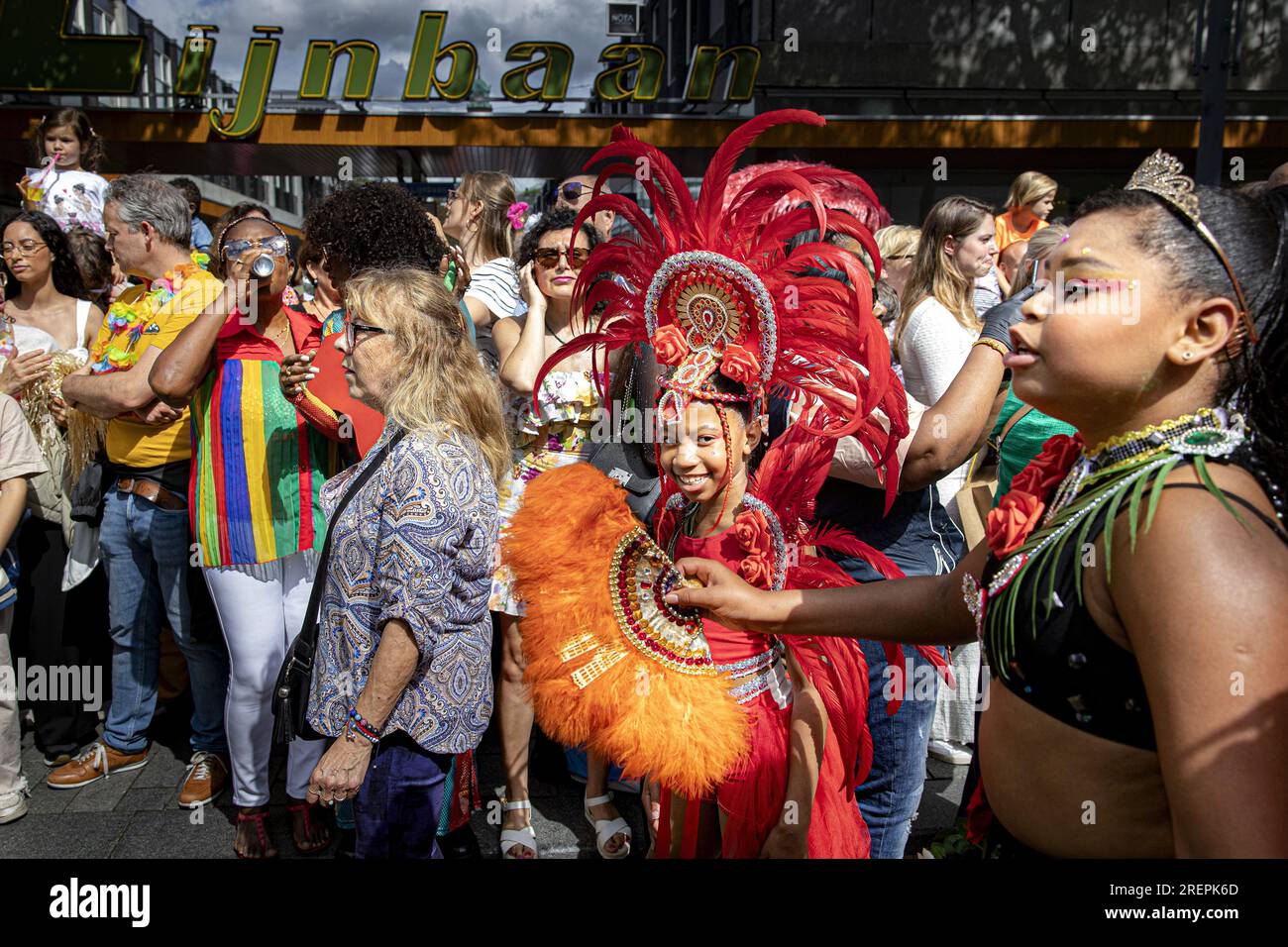 ROTTERDAM - A colorful procession of dancers, musicians and floats ...