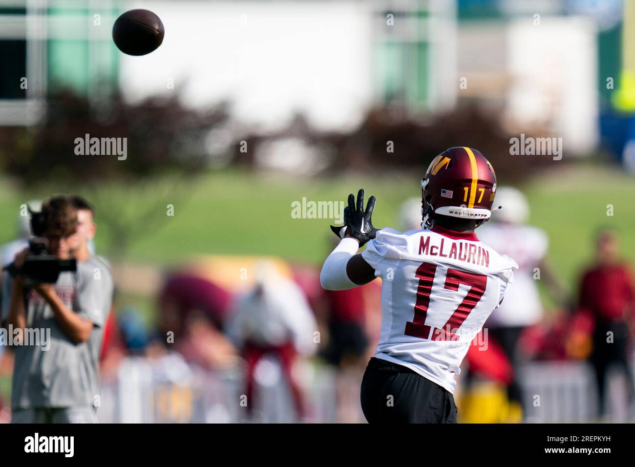 Washington Commanders wide receiver Terry McLaurin catches the ball ...