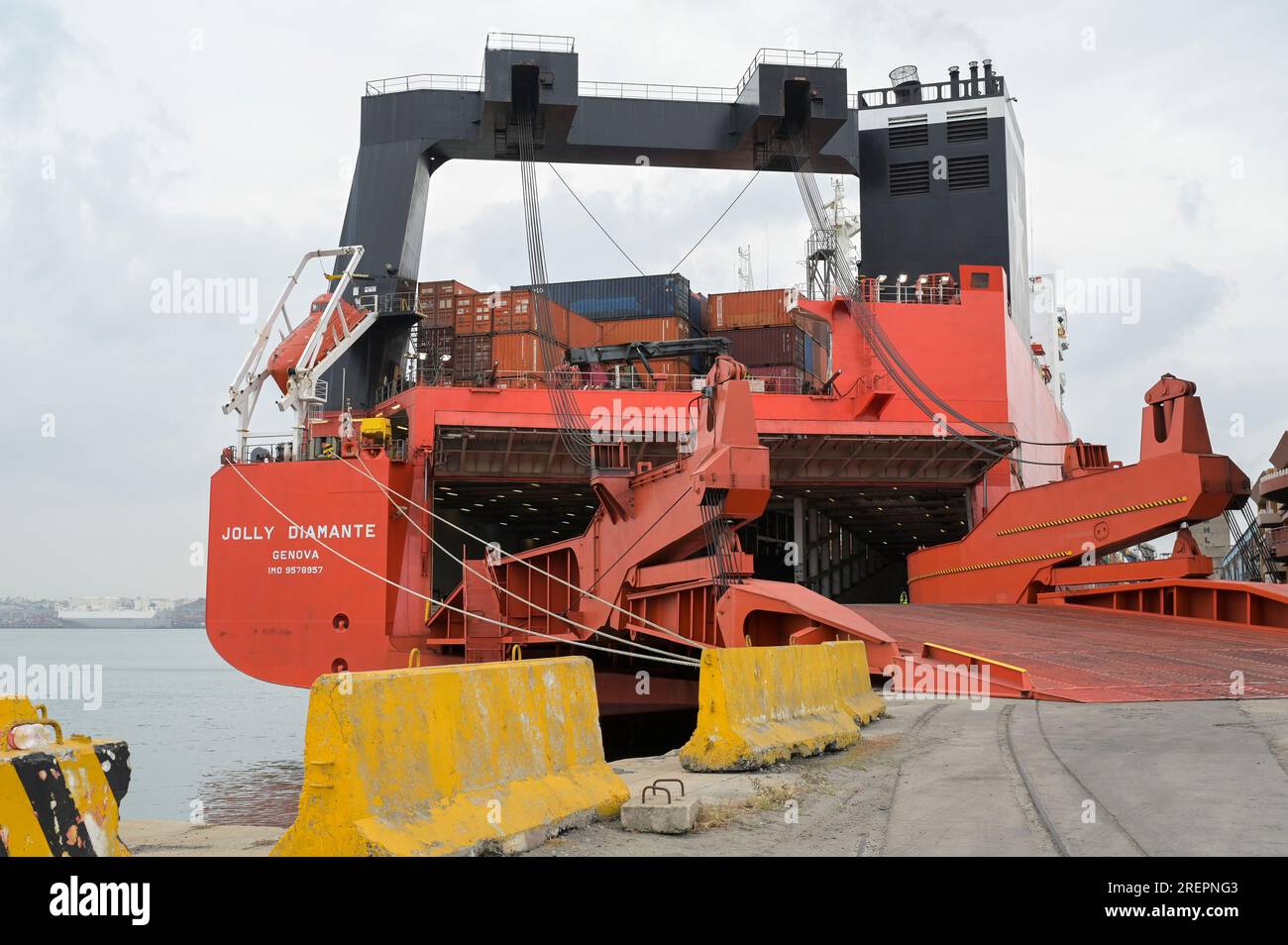 KENYA, Mombasa, seaport, combined container and Ro-Ro transporter Jolly ...