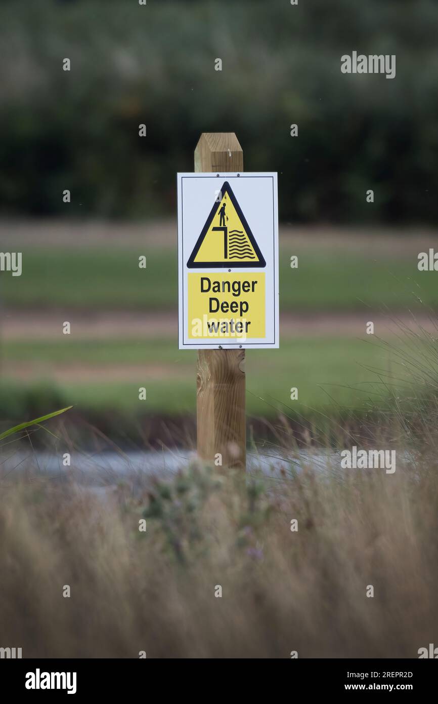Caution deep water sign lake hi-res stock photography and images - Alamy