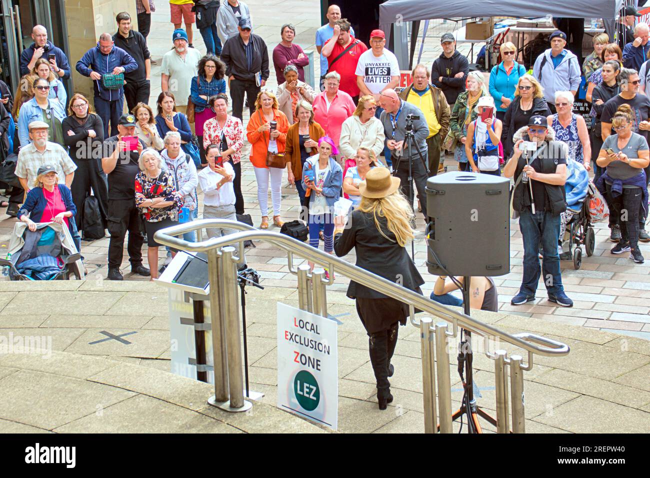 Gordon dewar statue hi-res stock photography and images - Alamy