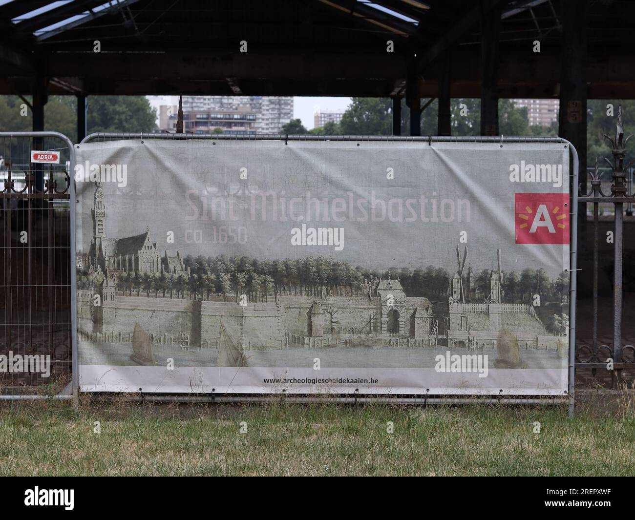 Gate banner hi-res stock photography and images - Alamy