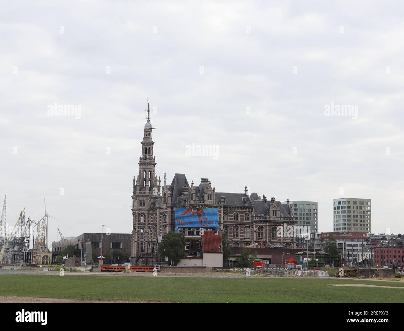 The Loodsgebouw (Pilotage) is an administrative office building from ...