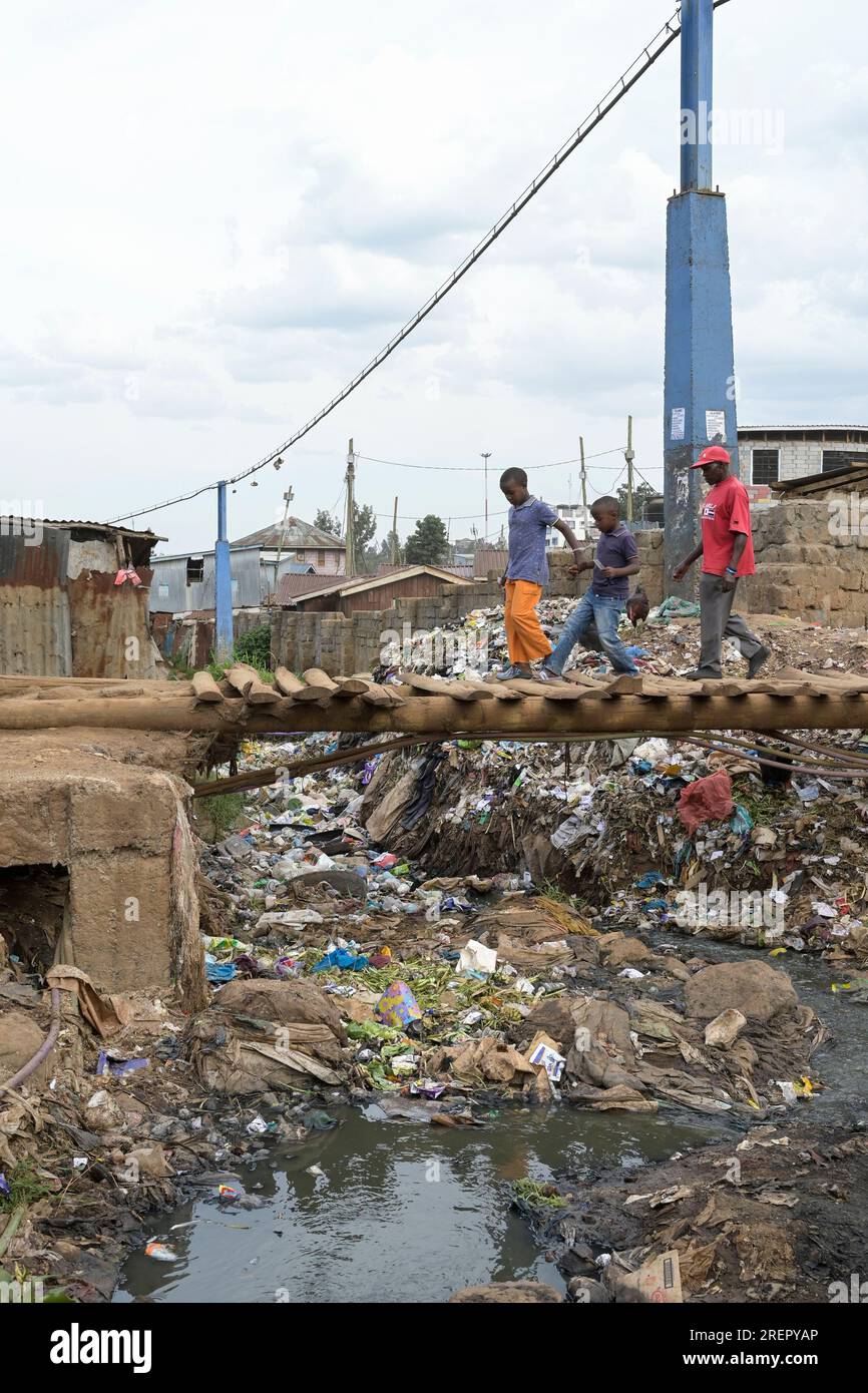 KENYA, Nairobi, Kibera slum, sewage canal / KENIA, Nairobi, Slum Kibera ...