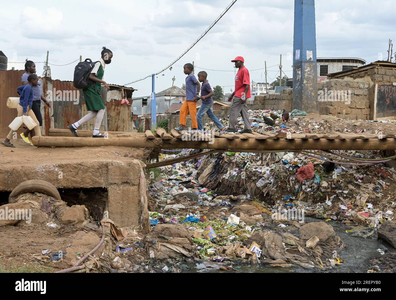 KENYA, Nairobi, Kibera slum, sewage canal / KENIA, Nairobi, Slum Kibera ...