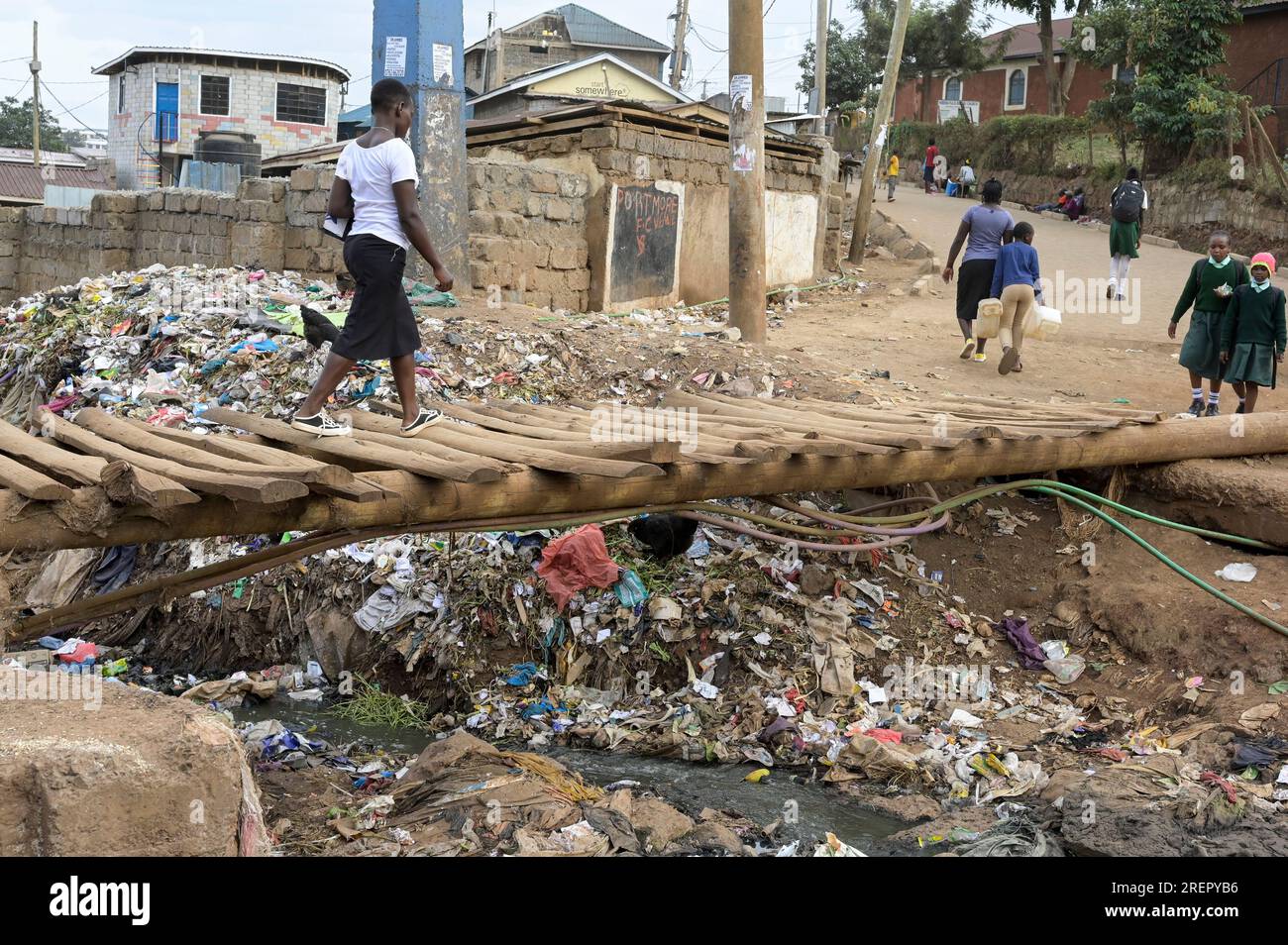 KENYA, Nairobi, Kibera slum, sewage canal / KENIA, Nairobi, Slum Kibera ...