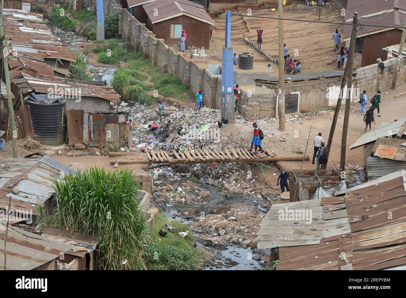 KENYA, Nairobi, Kibera slum, sewage canal / KENIA, Nairobi, Slum Kibera ...
