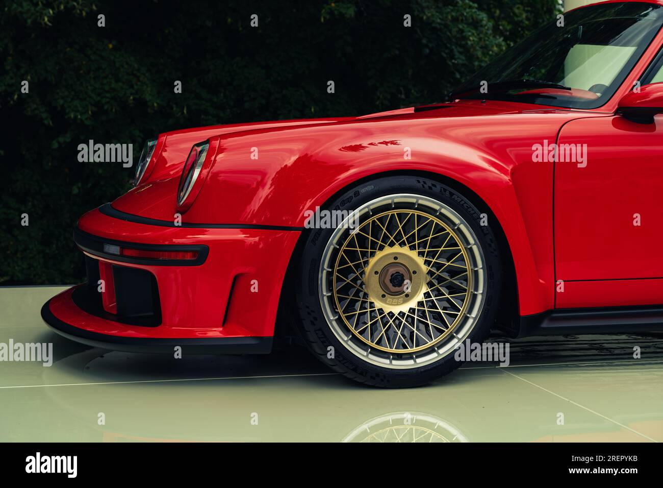 Singer At Goodwood Stock Photo - Alamy
