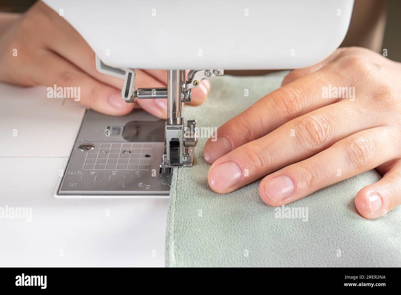 Hand sew hi-res stock photography and images - Alamy