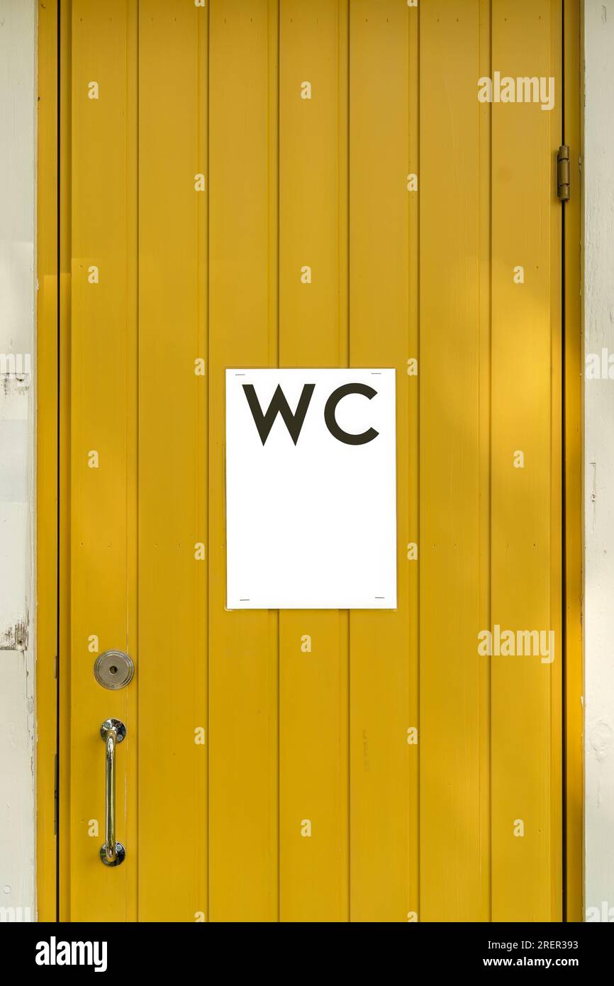 Restroom door sign hi-res stock photography and images - Alamy