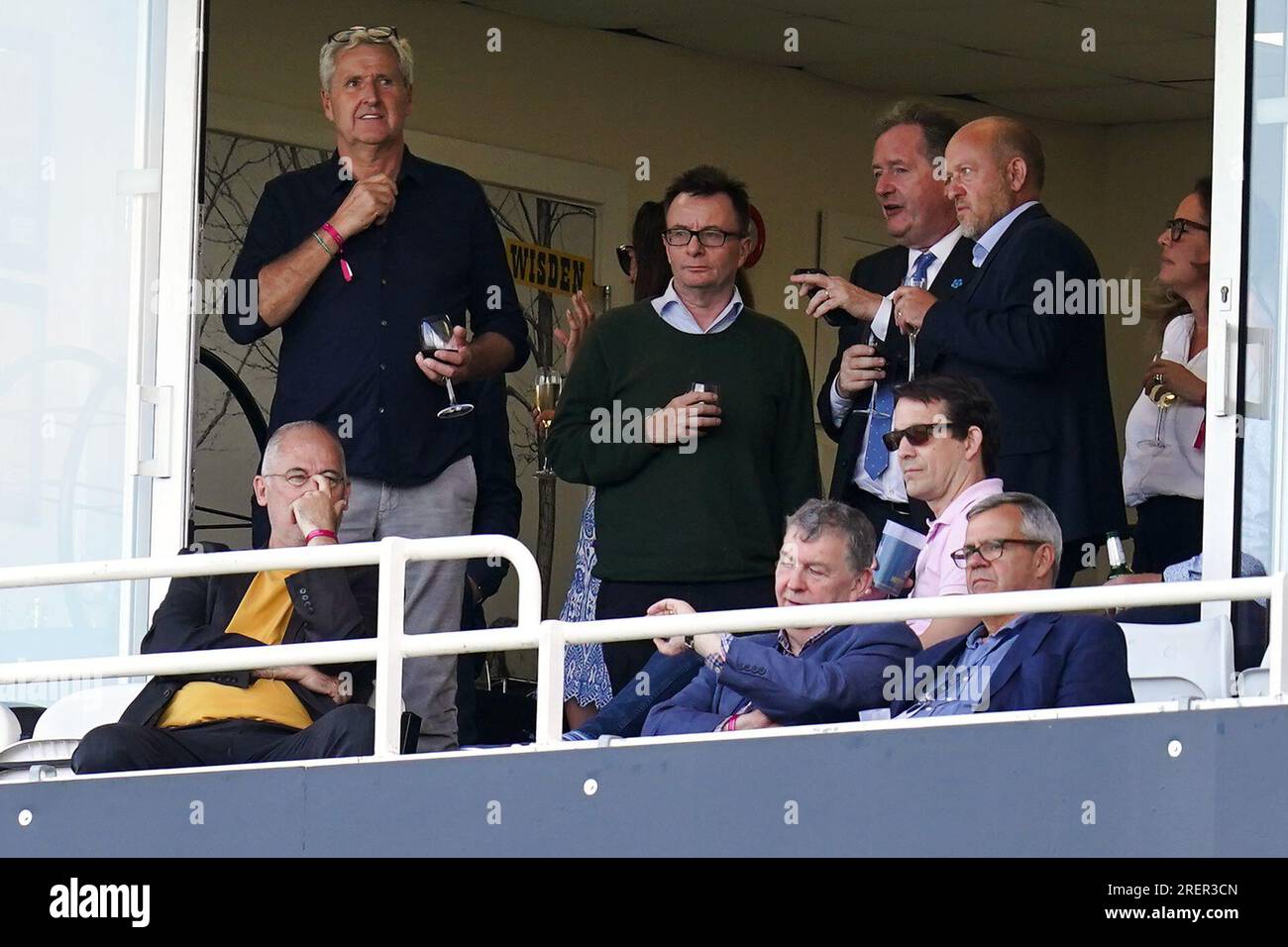 Mark austin tv hi-res stock photography and images - Alamy