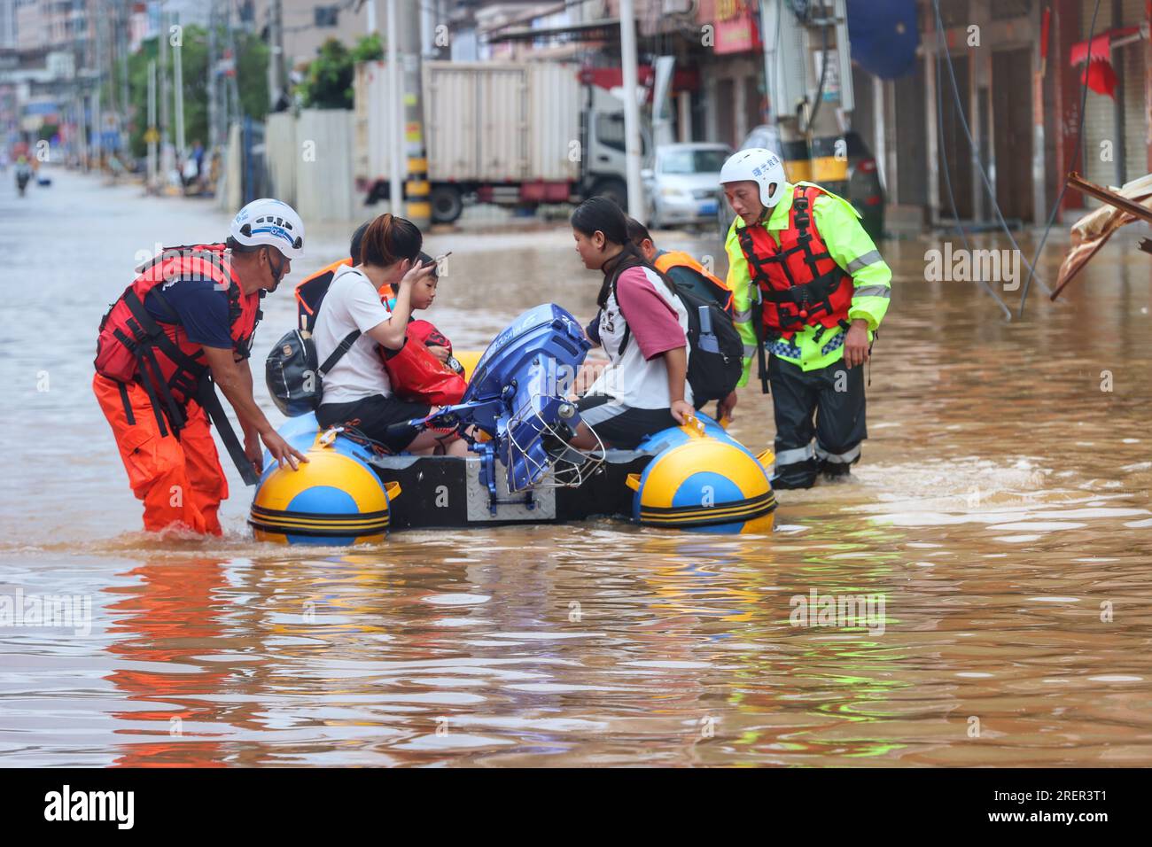 Civilian rescue hi-res stock photography and images - Alamy