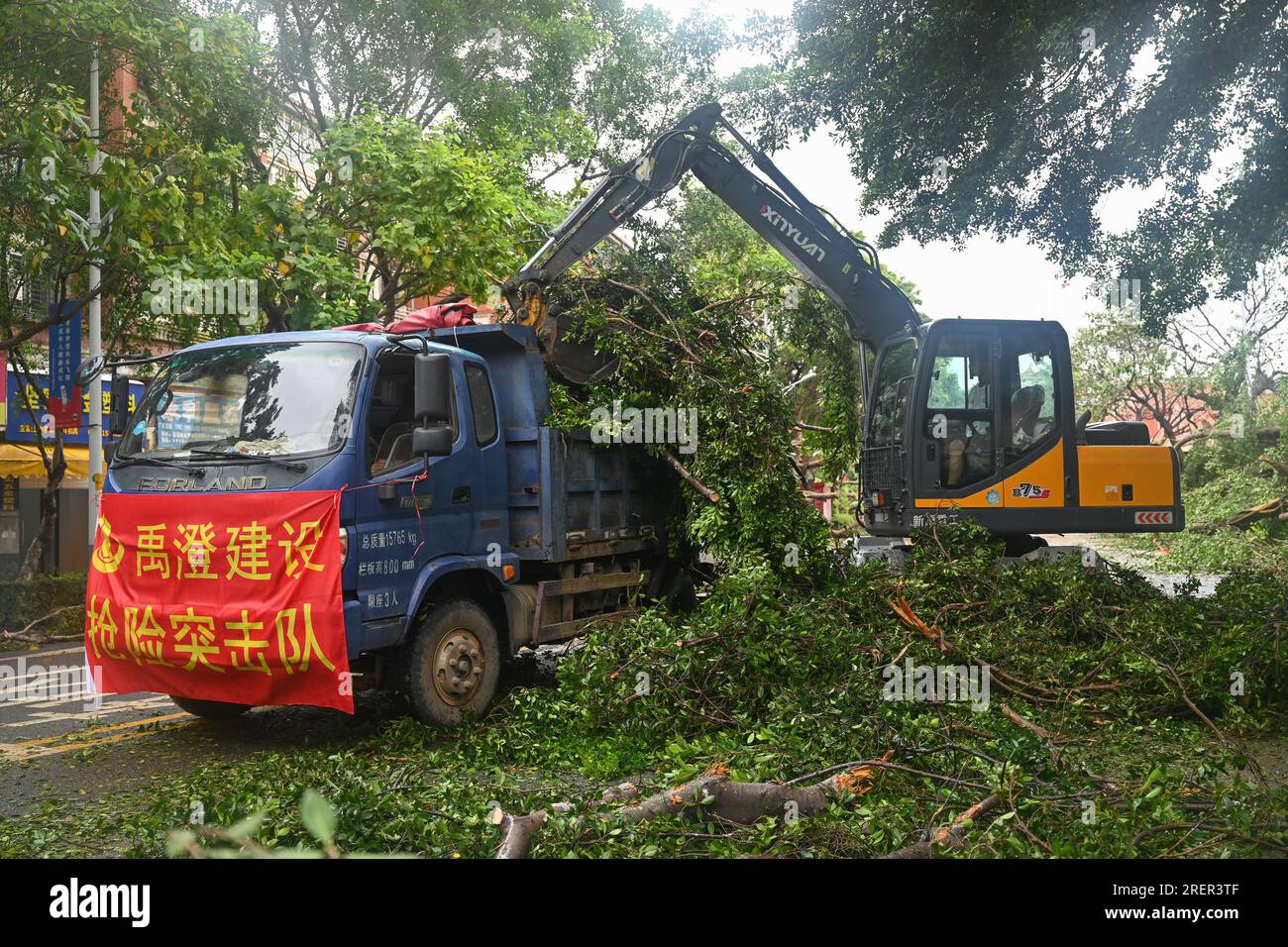 Civilian rescue hi-res stock photography and images - Alamy