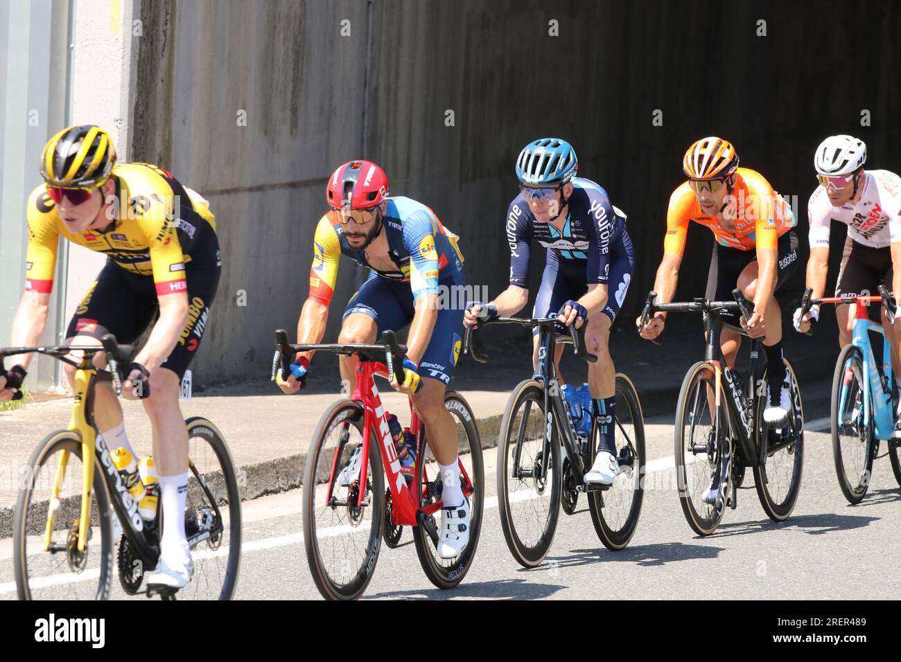 Roman Bardet France dsm-firmenich team 3rd in this break and wins the ...