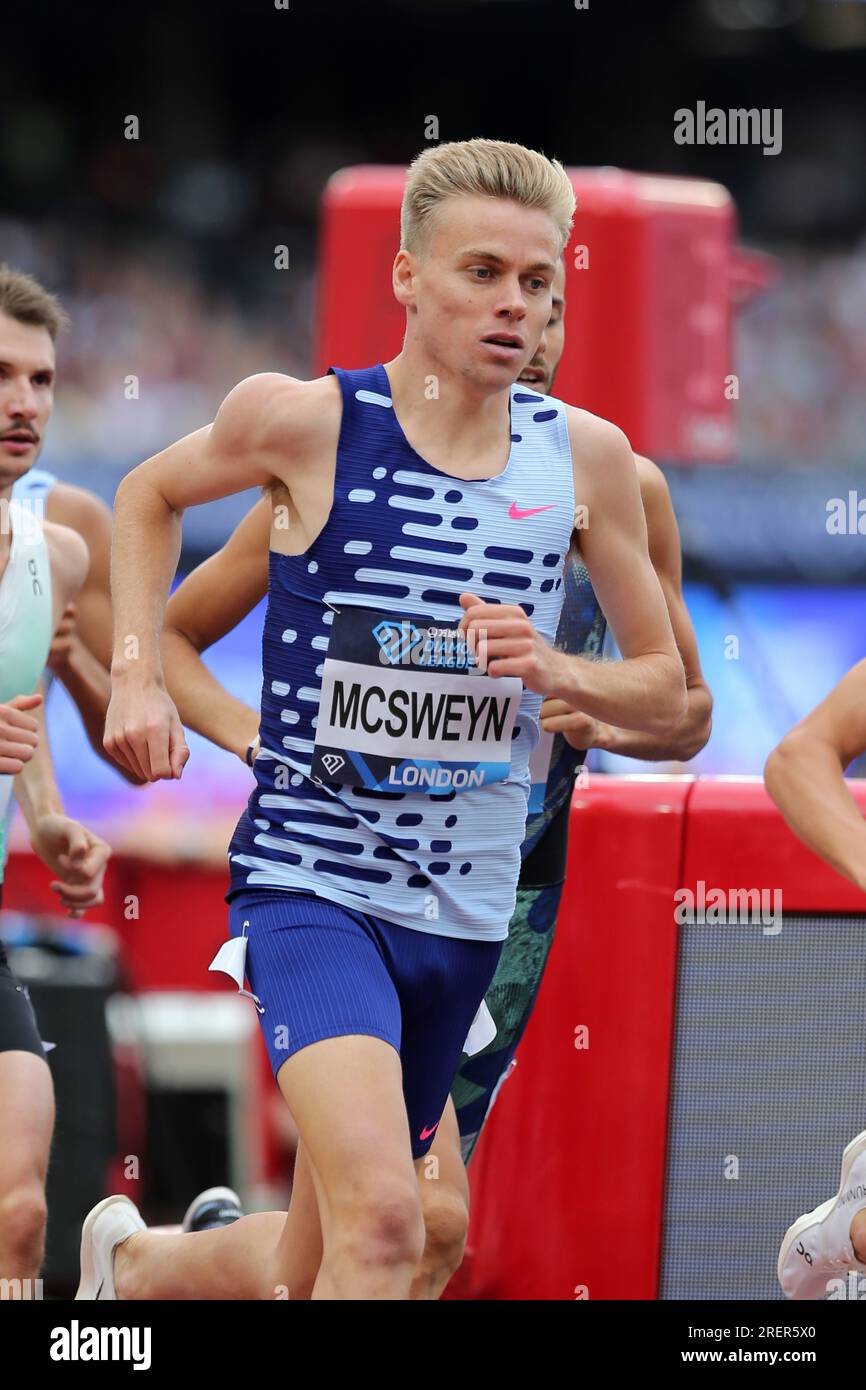 Male distance runner australia hi-res stock photography and images - Alamy