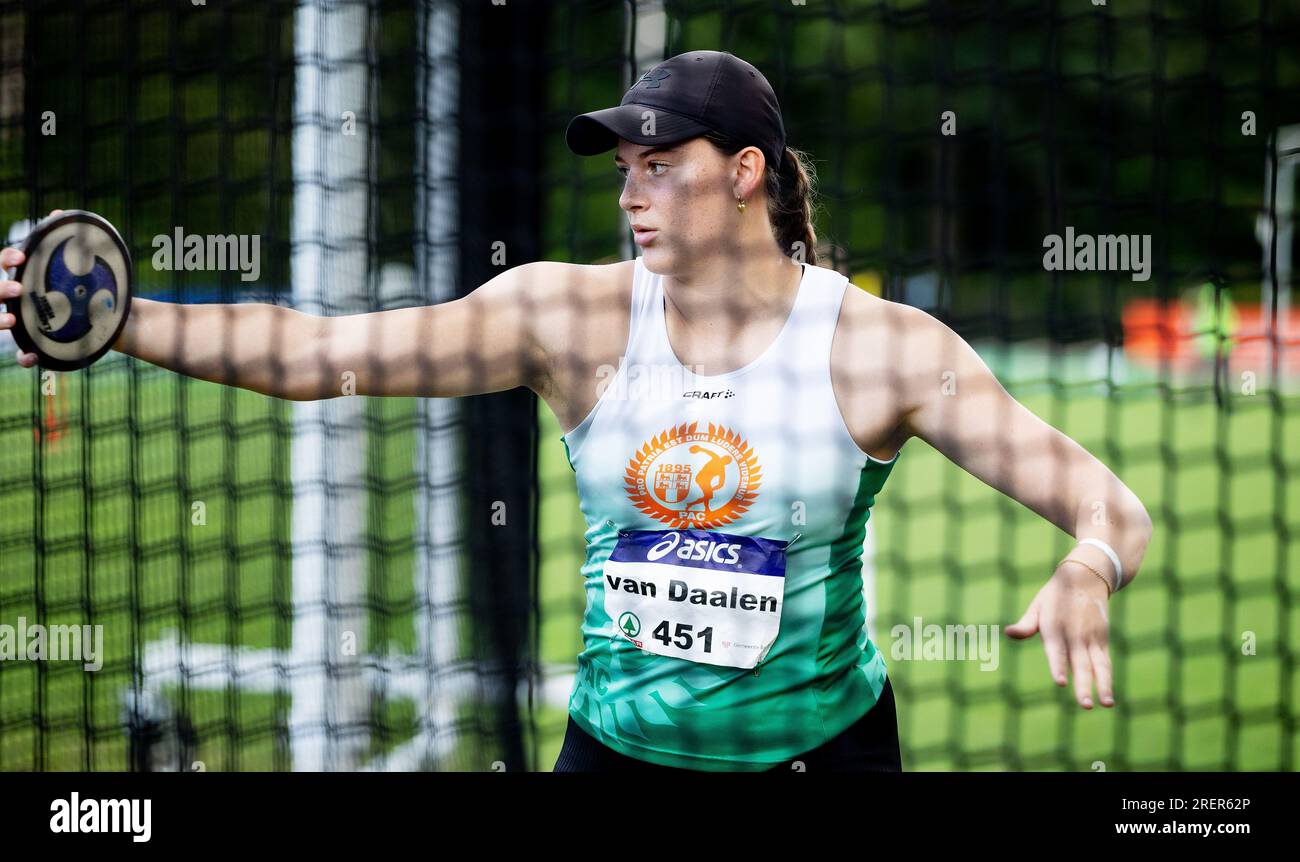 Discus throw qualification hi-res stock photography and images - Alamy