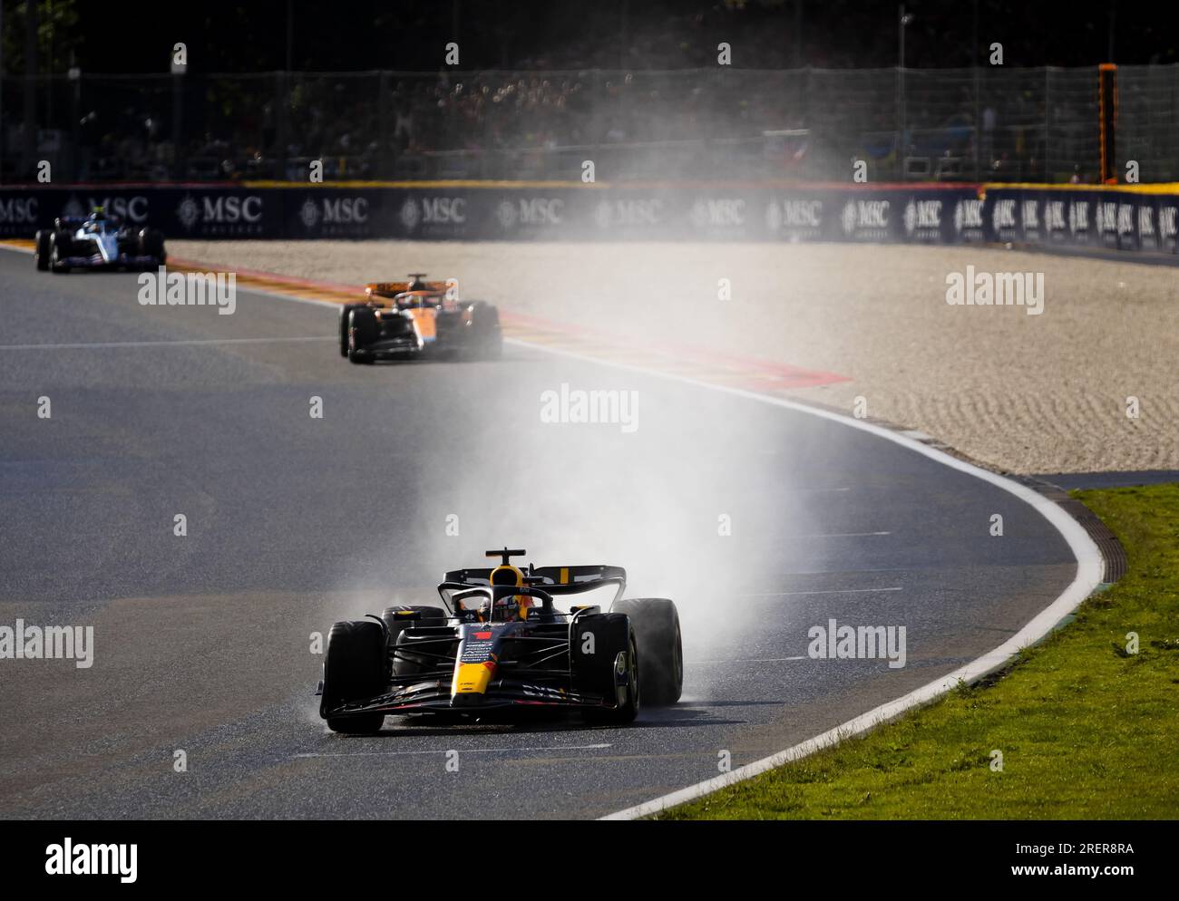 SPA - Max Verstappen (Red Bull Racing) and Oscar Piastri (McLaren) during the sprint race at the ...