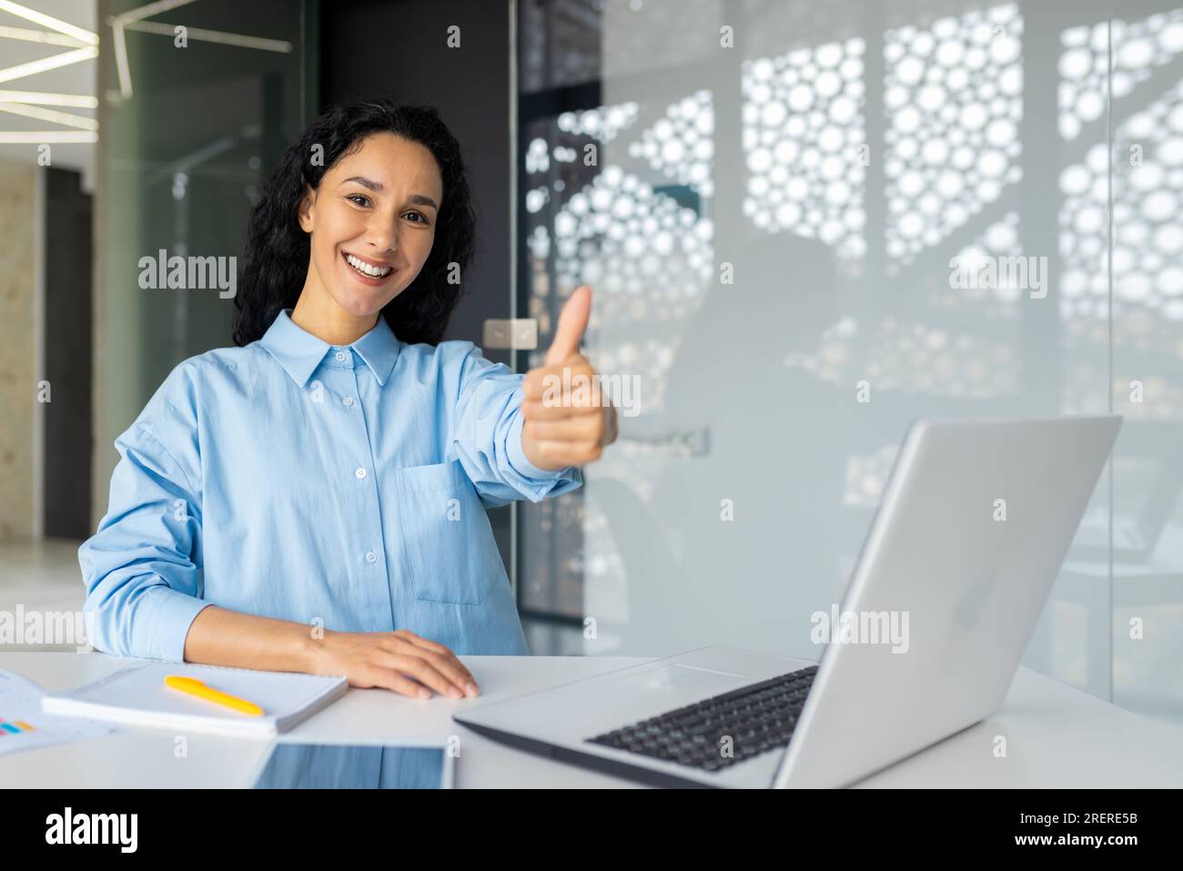 Like gesture satisfied girl thumb hi-res stock photography and images ...