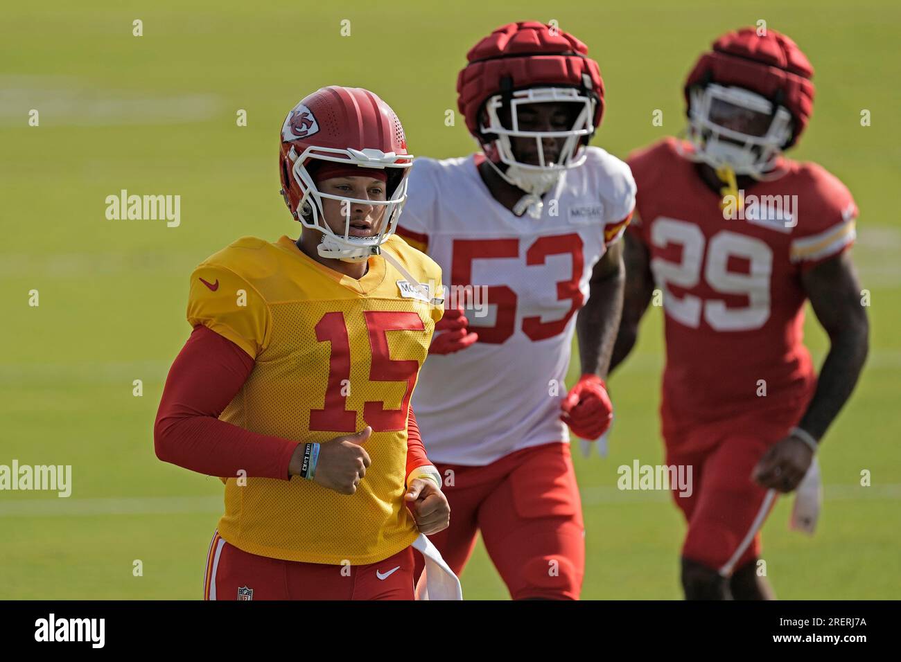 Kansas City Chiefs quarterback Patrick Mahomes (15), defensive end BJ ...