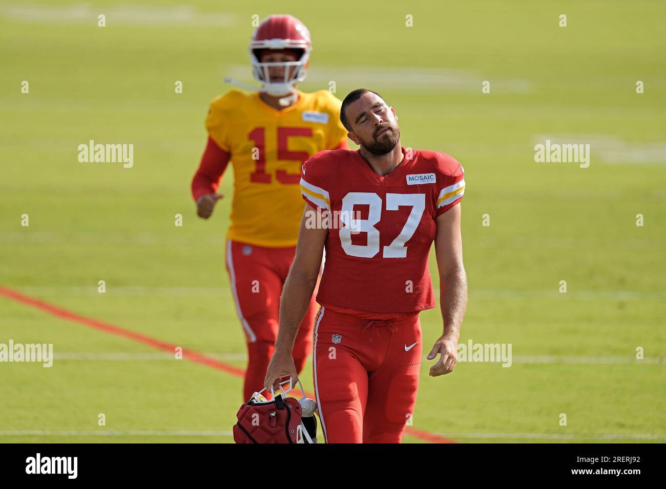 Kansas City Chiefs quarterback Patrick Mahomes (15) and tight end ...