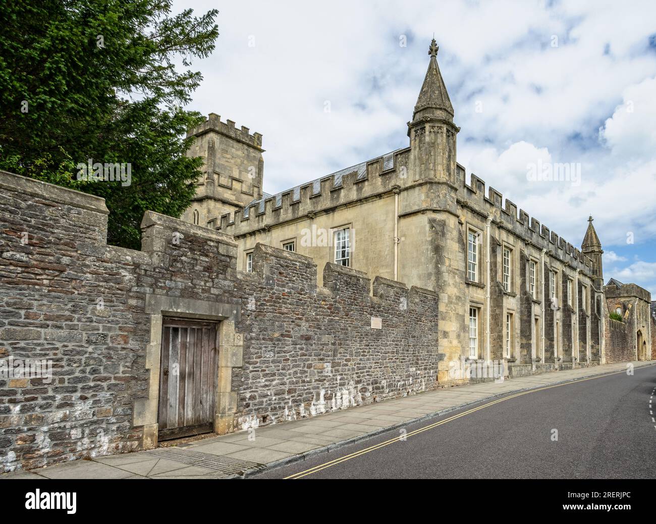 Old deanery in wells hi-res stock photography and images - Alamy