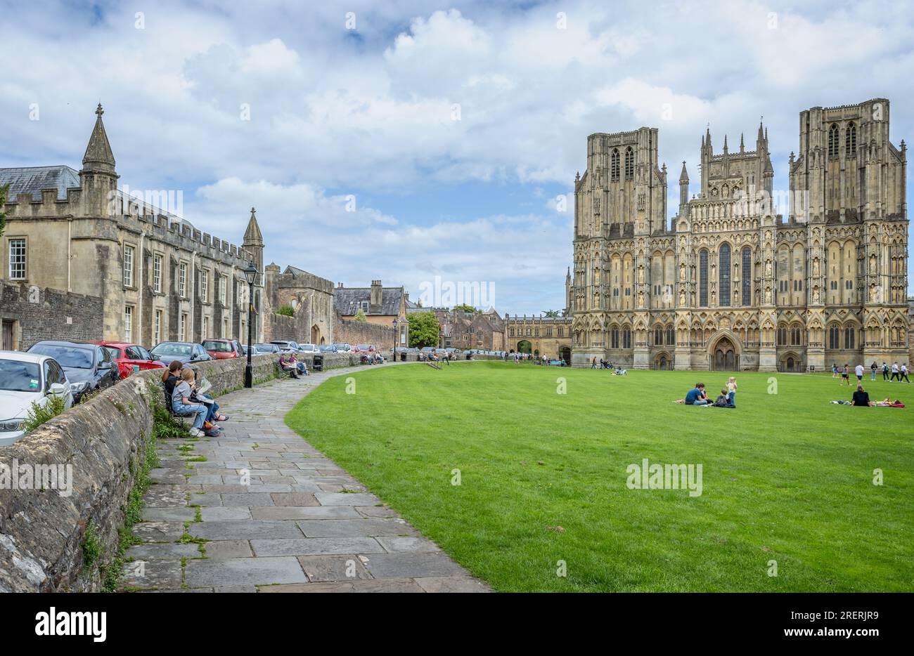 Old deanery in wells hi-res stock photography and images - Alamy