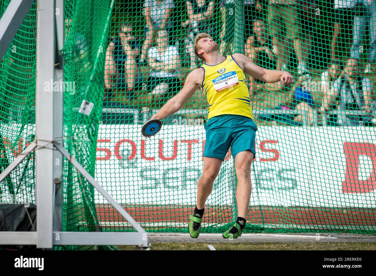 Athlete discus throw athletics discus hi-res stock photography and ...