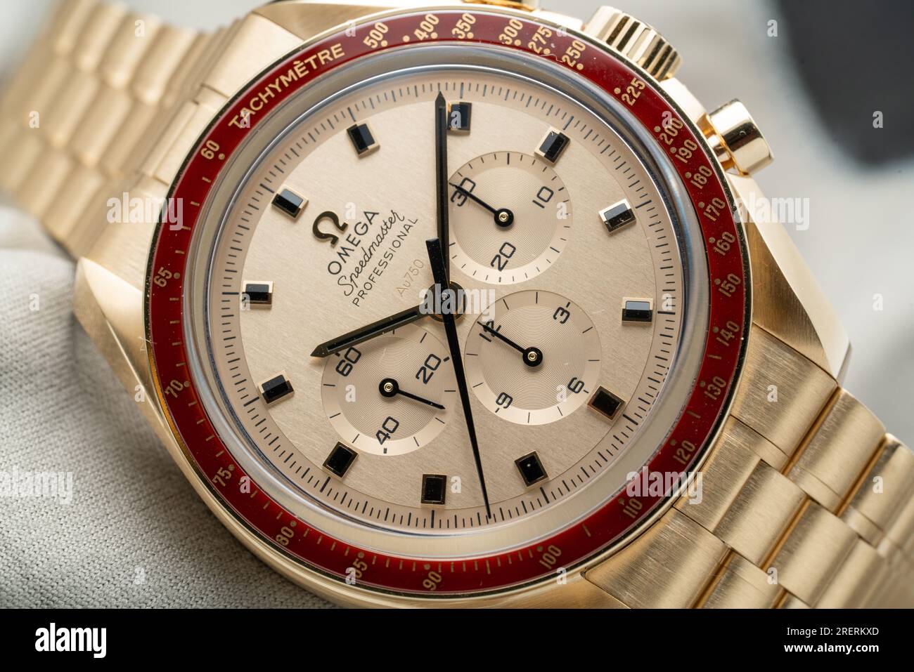 Apollo 11 50th anniversary in Moonshine™ gold Ref. 310.60.42.50.99.001 ...