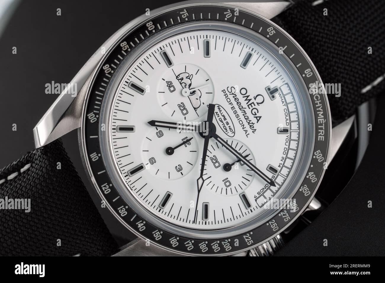 Omega Speedmaster Apollo 13 Silver Snoopy Award BW 311.32.42.30.04.003 ...