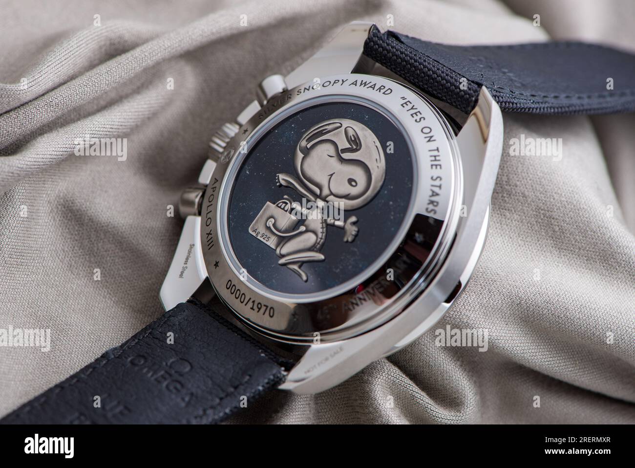 Omega Speedmaster Apollo 13 Silver Snoopy Award BW 311.32.42.30.04.003 ...