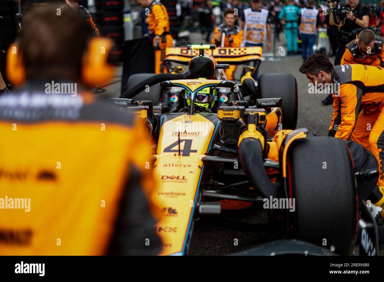 McLaren F1 Team, mechanic, mecanicien, mechanics, starting grid, grille ...