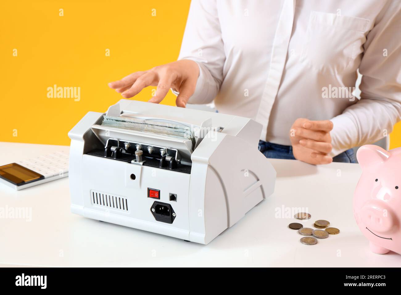 Cash counting machine hi-res stock photography and images - Alamy