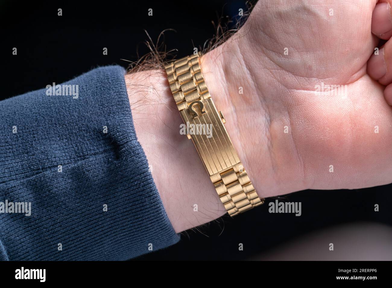 Omega Speedmaster Apollo 11 in Moonshine gold which is slightly lighter ...