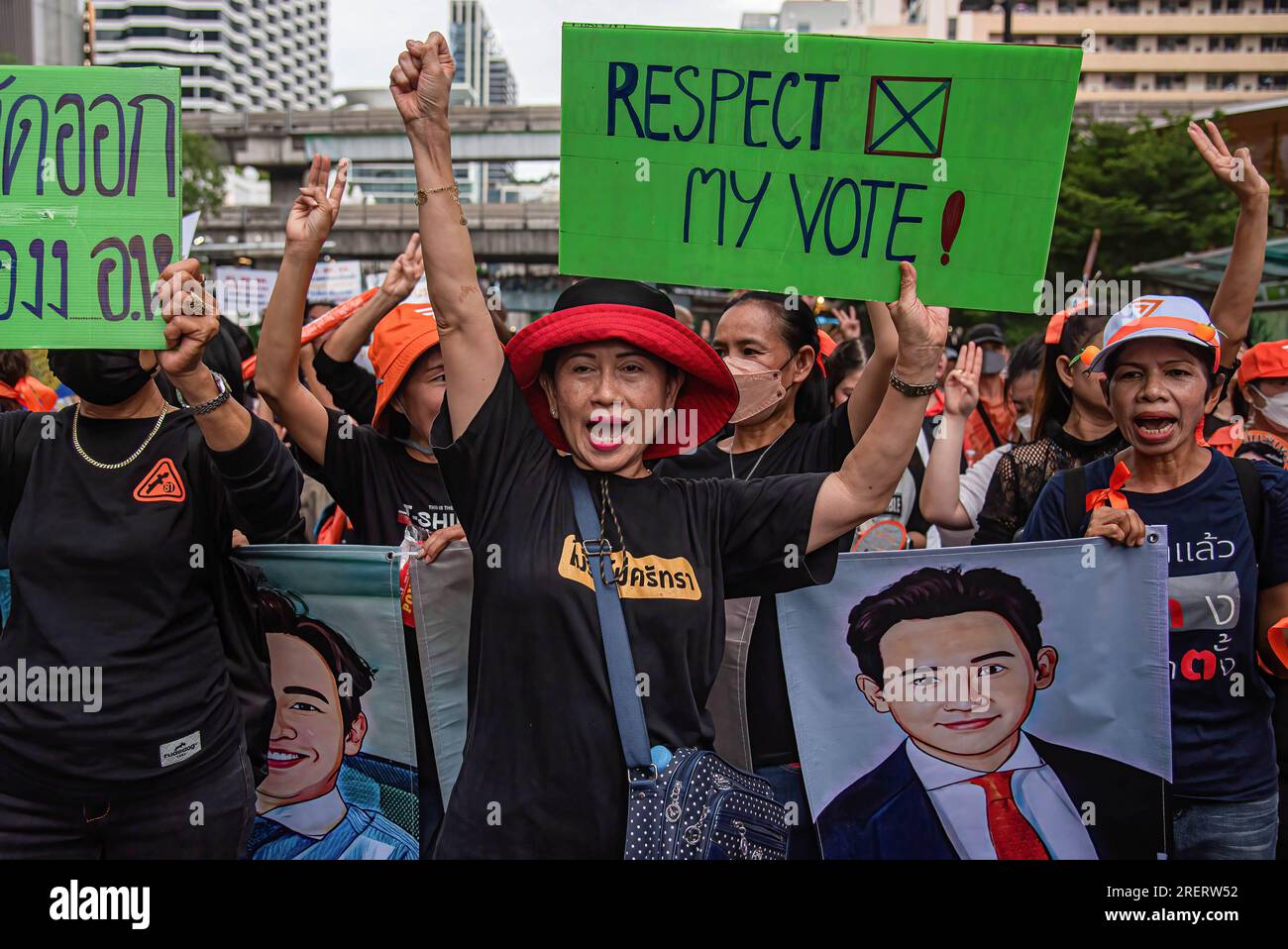 Placard demo slogan marching protesters demonstrators hi-res stock ...