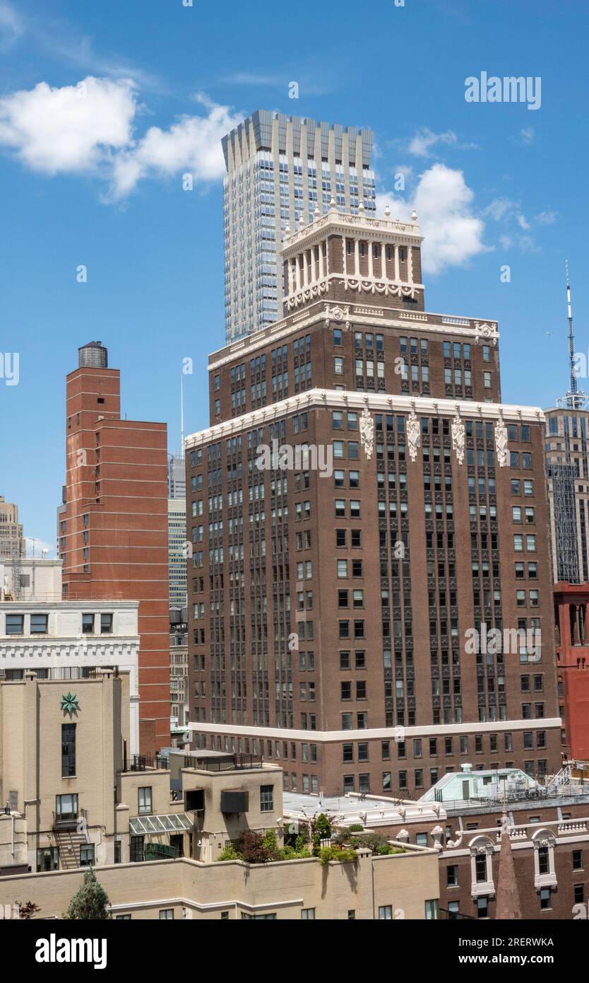 The office building at 200 Madison Avenue as seen from an apartment in ...